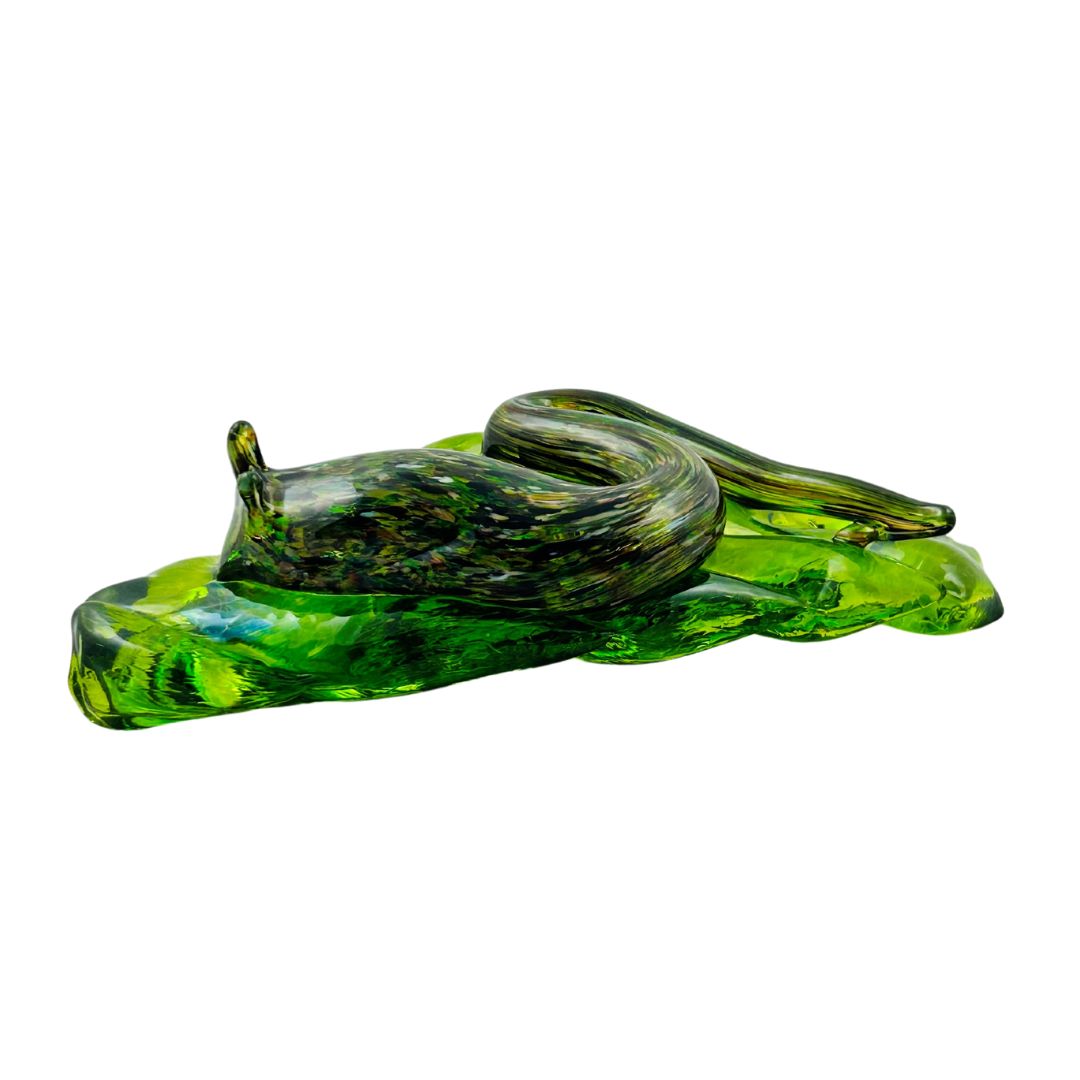 Slug on Leaf - Big 02 – Museum of Glass