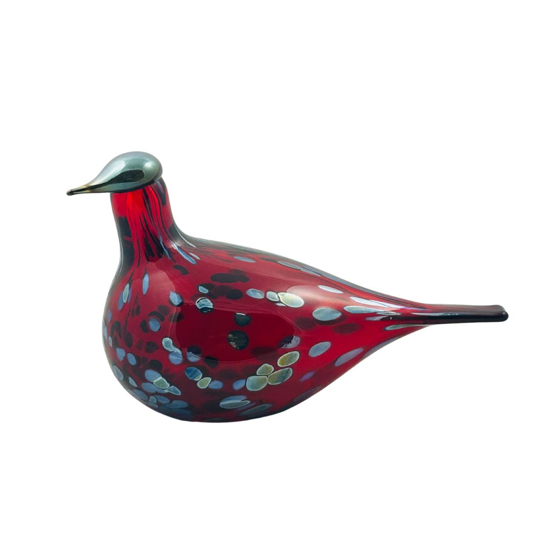 Ruby bird (Rubiinilintu) – Museum of Glass
